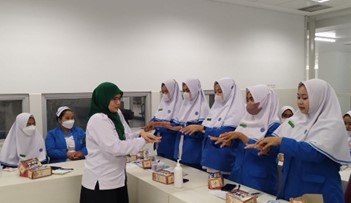 RS UNHAS Gelar Orientasi Peserta Didik Program Studi DIII Kebidanan ...