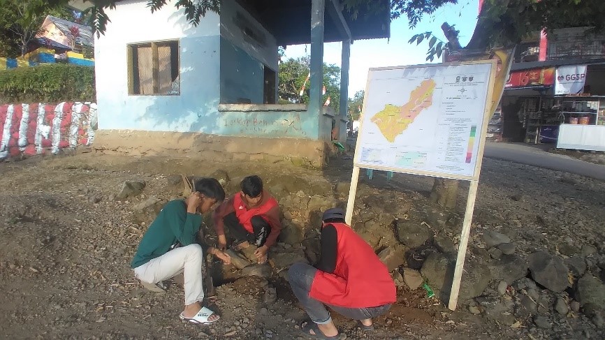 Mahasiswa KKNT Unhas Kembangkan Peta Sebaran Potensi Tanah Longsor di ... Mahasiswa KKNT Unhas Kembangkan Peta Sebaran Potensi Tanah Longsor di ...